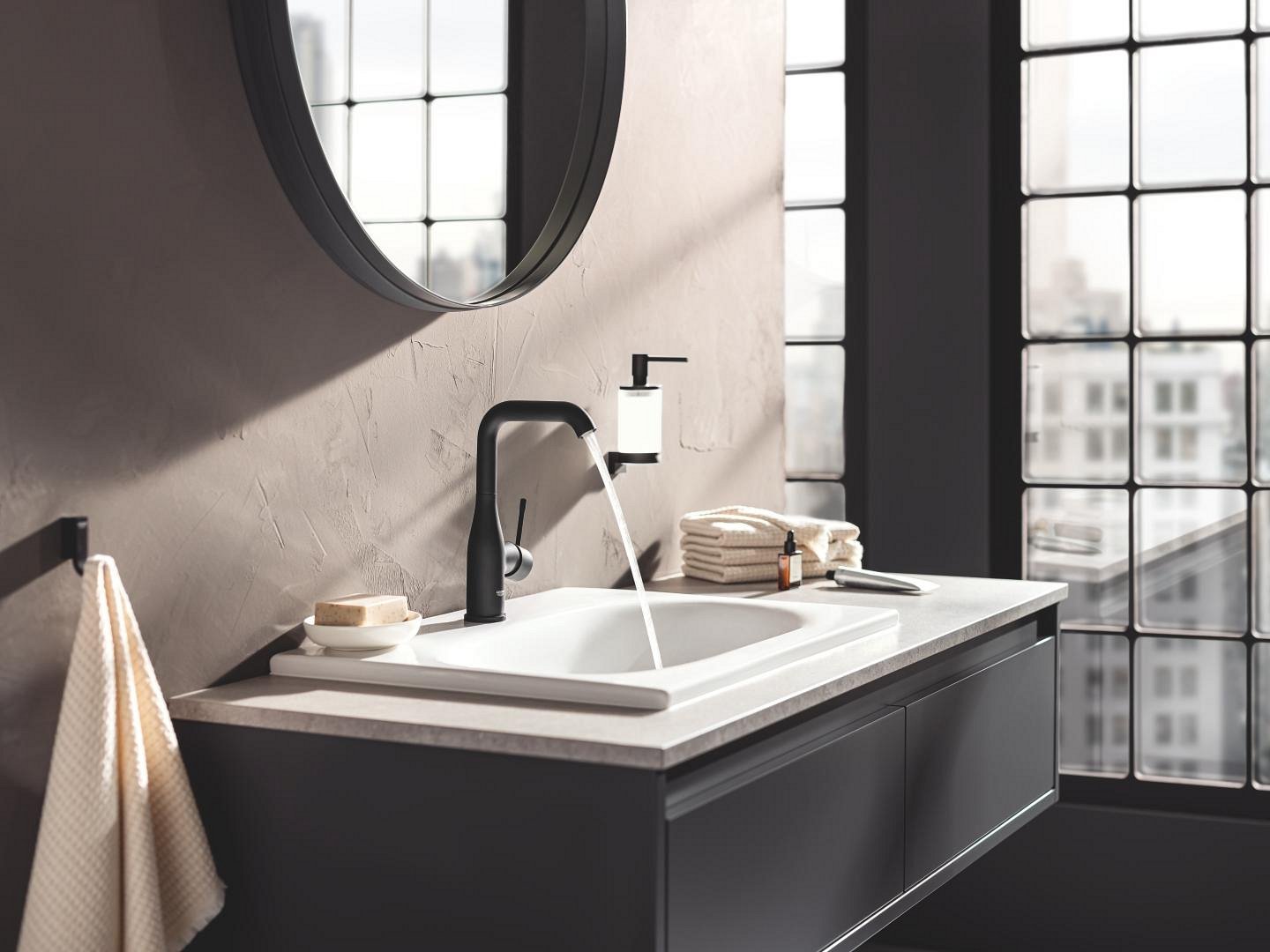Koupelnové a kuchyňské baterie v barvách GROHE Black | GROHE