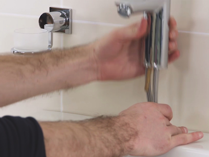 Installation guide - Install a single-lever basin mixer | GROHE