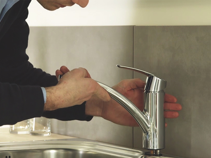 Installation guide - Install a kitchen sink mixer | GROHE