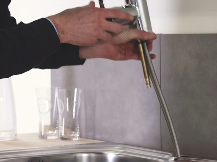 Installation guide - Install a kitchen sink mixer with a pull-out mixer ...