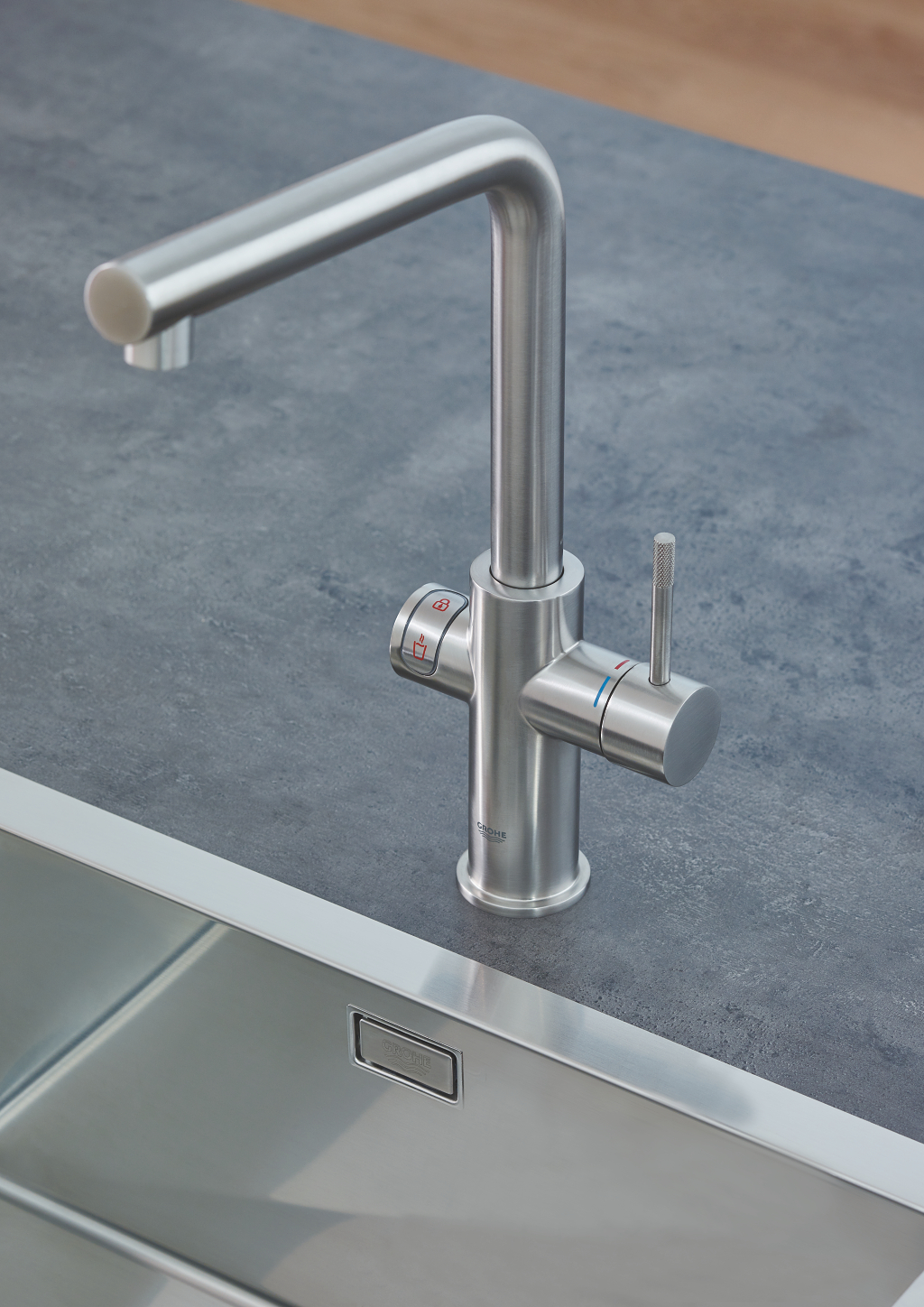 GROHE Red Duo Faucet and L size boiler | GROHE